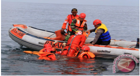 Bacalah teks berikut! Robert Mahaling dan Yohan...